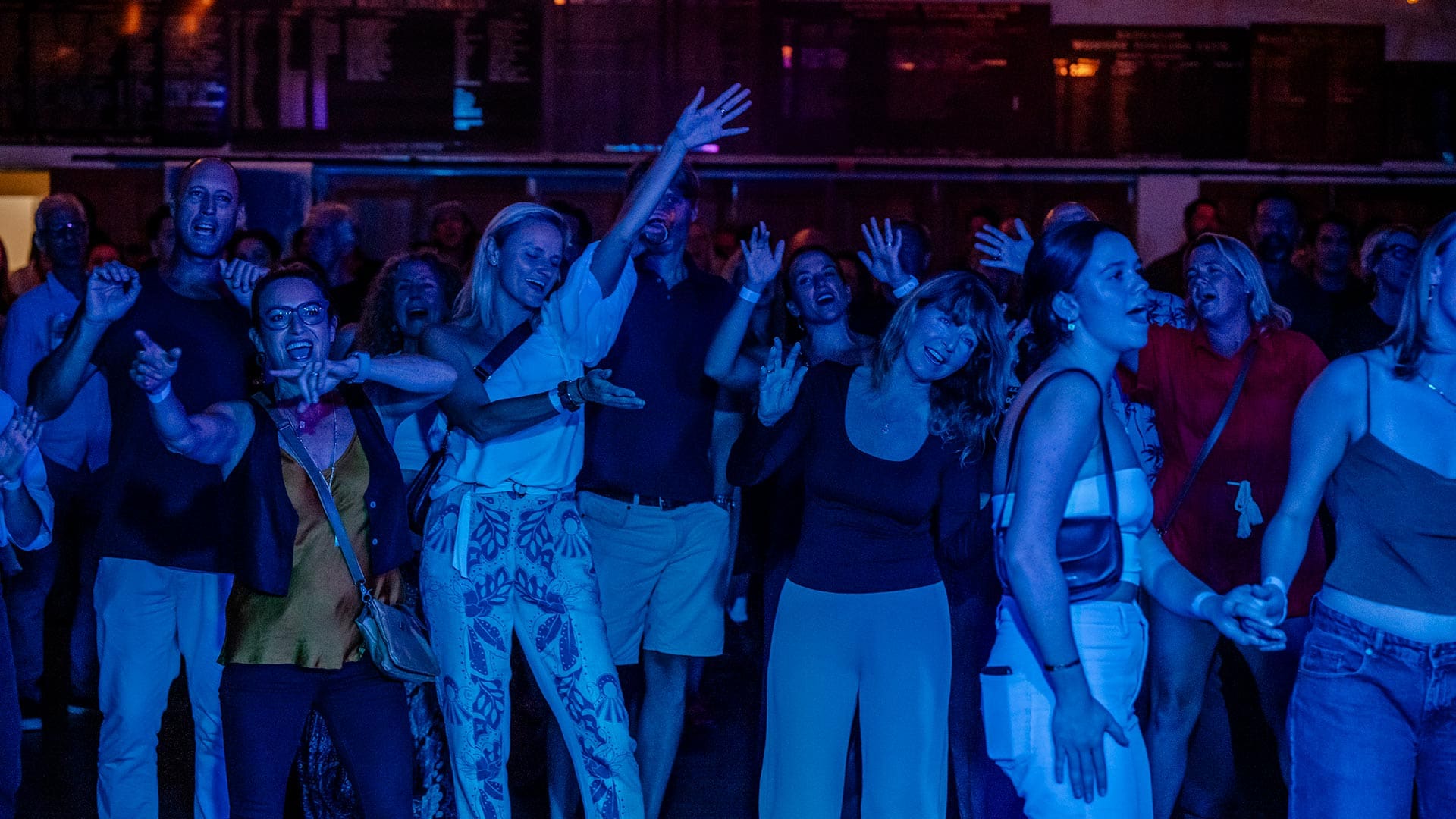 Corporate Sing Along, Big Crowd Singalong - Sing On Social